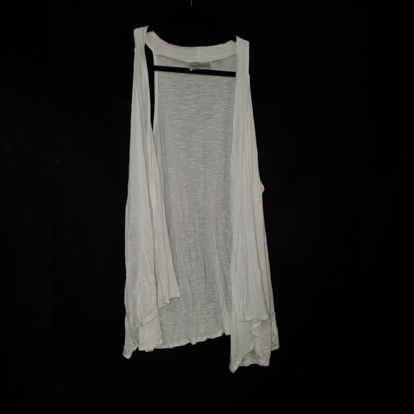 Avenue | Jackets & Coats | Avenue White Flowy Vest 82 | Poshmark